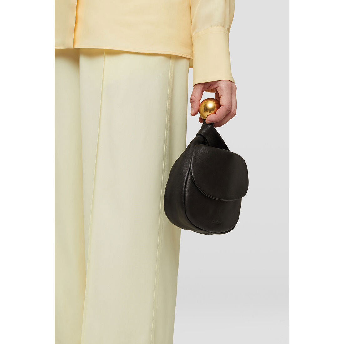 Jil Sander Sphere Pouch Leather, Black (G) – CULTSTATUS